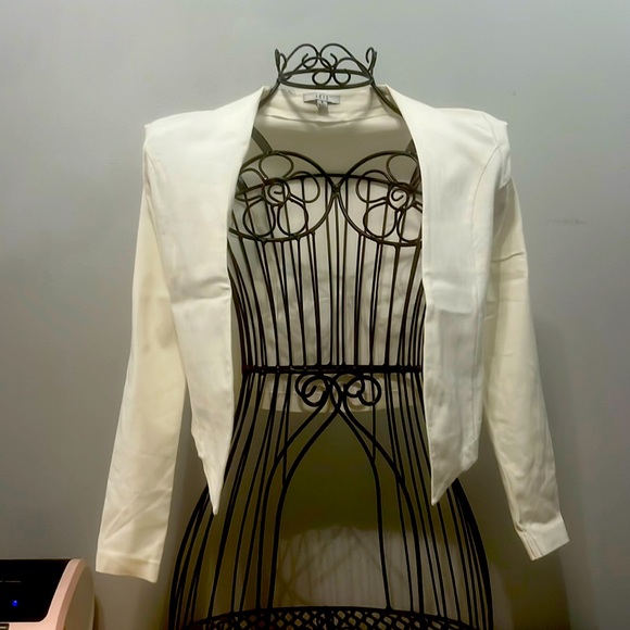 iris | Jackets & Coats | Very Nice Dressy Cream Colored Bolero | Poshmark